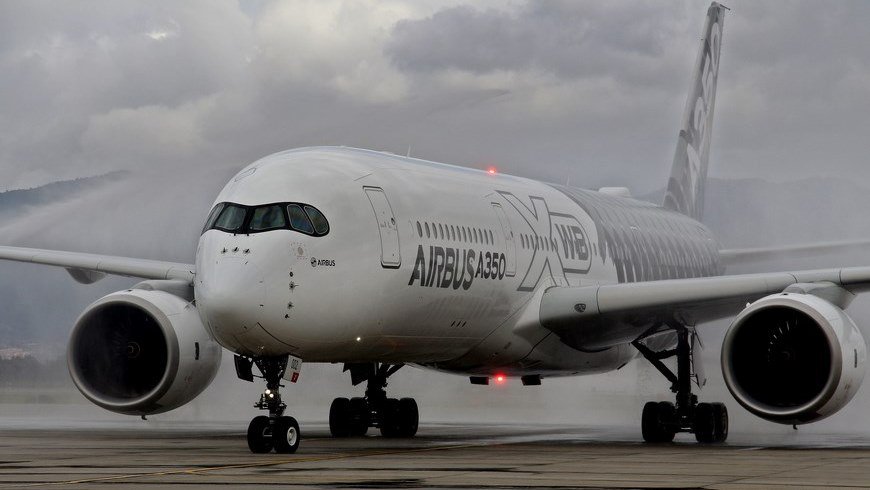 Aterrizó en Bogotá el avión comercial más moderno del mundo ...