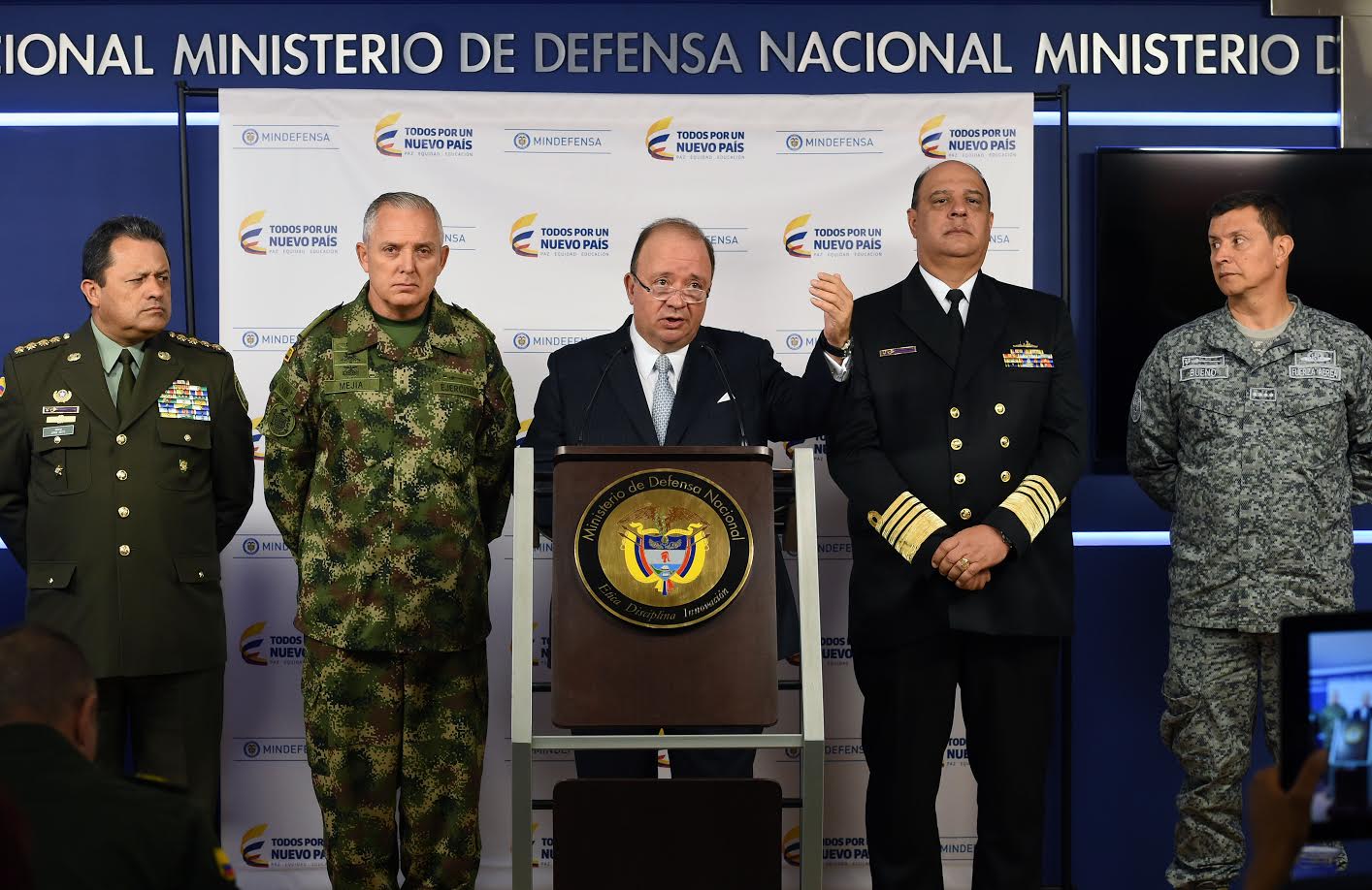 ‘En Colombia no hay paramilitares’, afirmó Villegas » Reporteros Asociados