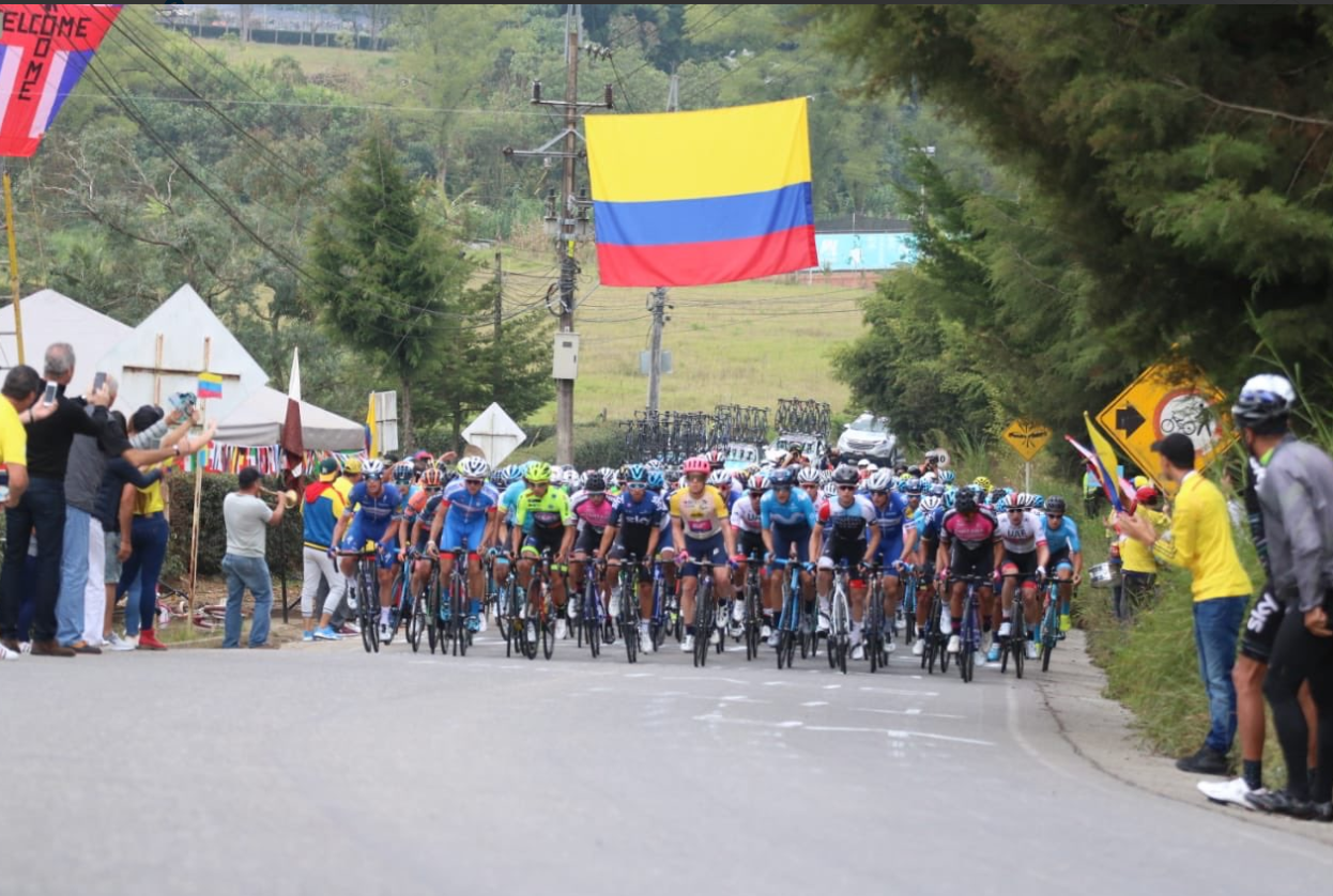 Álvaro Hodeg sorprendió en La Ceja y es nuevo líder del Tour Colombia ...