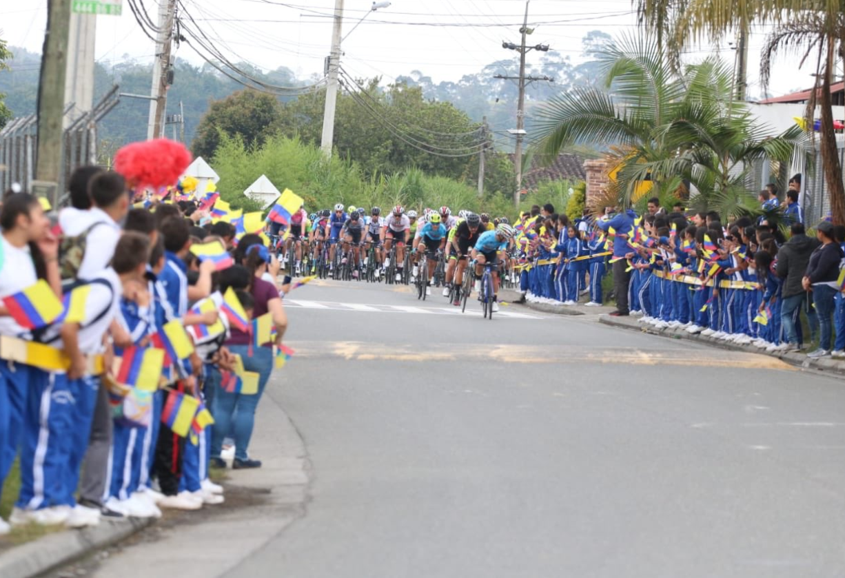 Álvaro Hodeg sorprendió en La Ceja y es nuevo líder del Tour Colombia ...