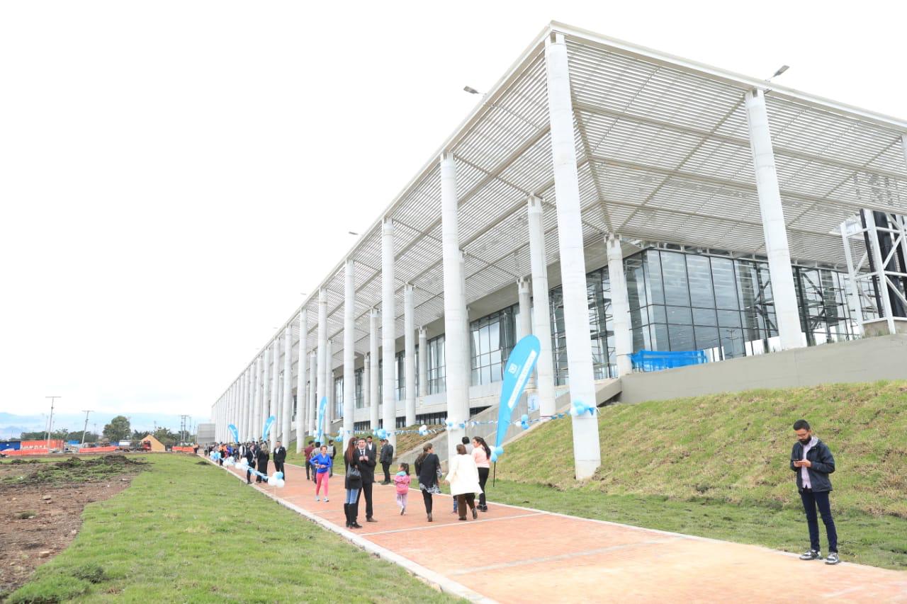 Peñalosa entregó las piscinas del Centro Felicidad -CEFE El Tunal, obra ...