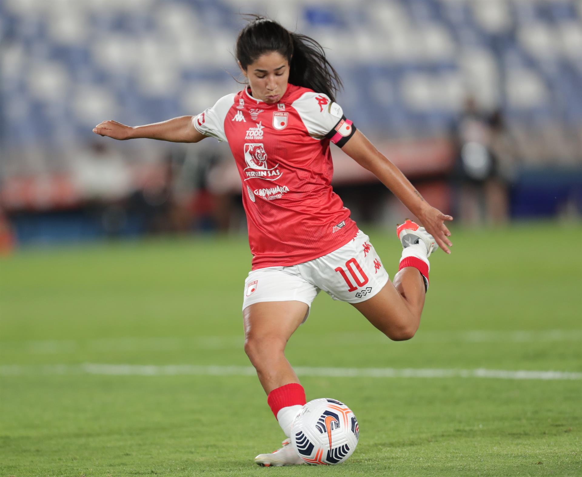 Fany Gauto, fogueada en Colombia y Brasil, la conductora de lujo de ...